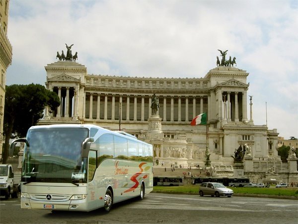 Alquiler de Autocar, Minibus y Autobus en Roma, Italia | RentAutobus